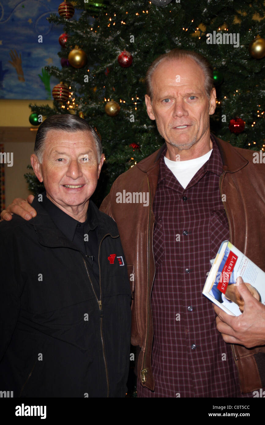 Fred Dyer with Larry Jones The Salvation Army 'Making Miracle' sponsored by Feed The Children ...