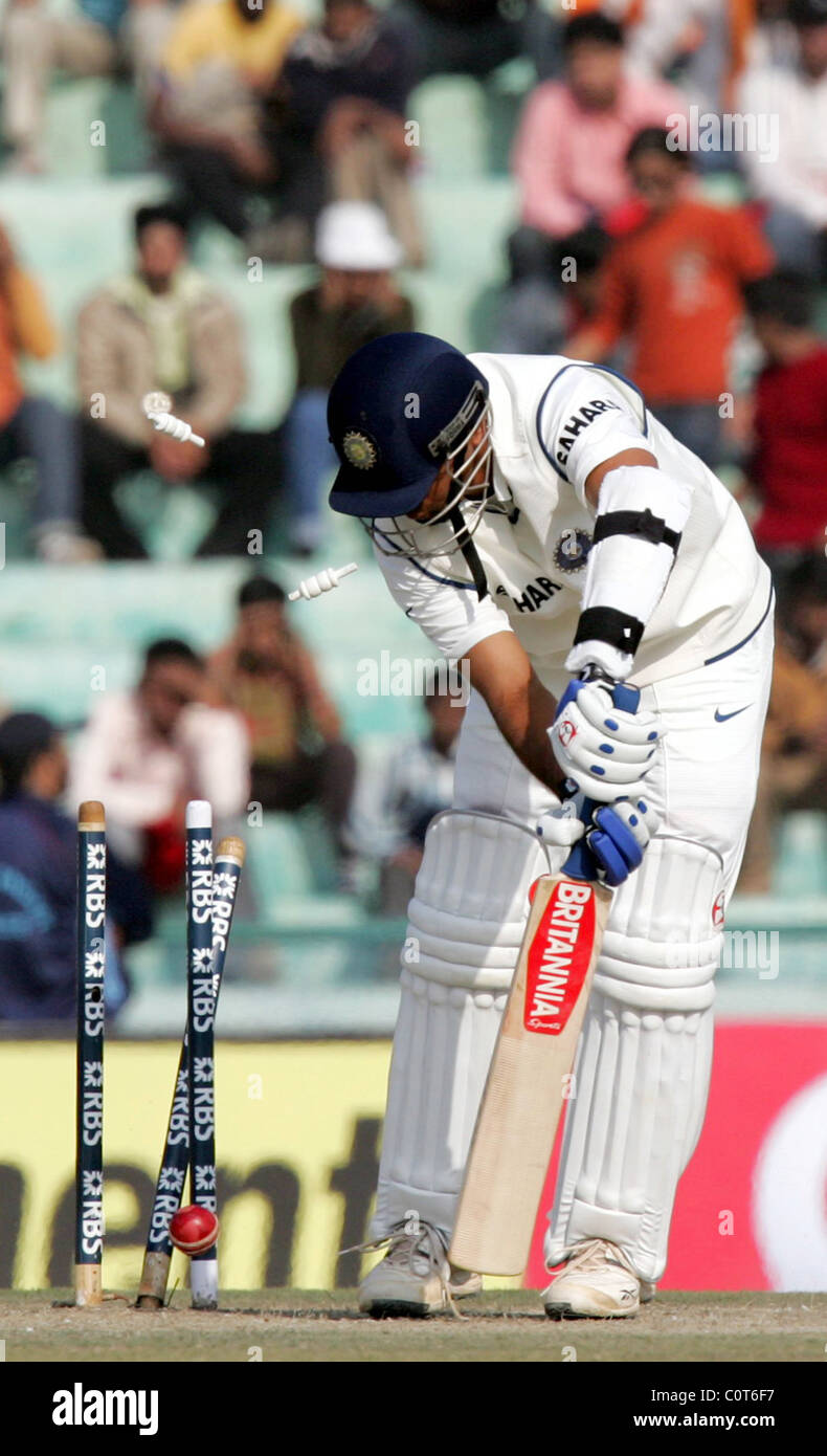 Four bowled hi-res stock photography and images - Alamy