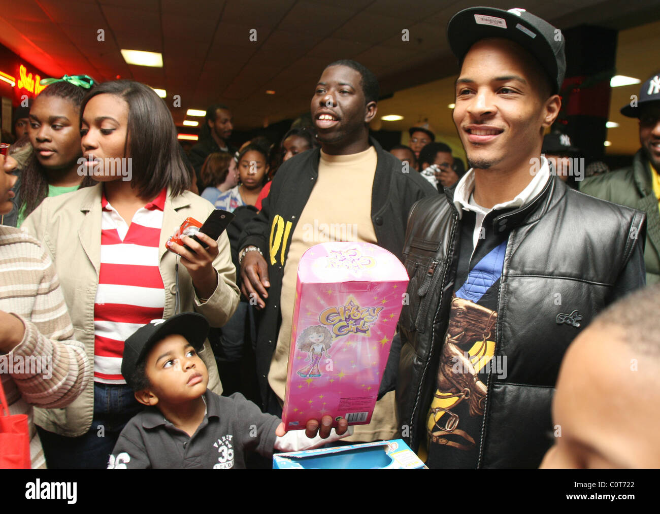 T.I getting into the festive mood gives gifts to the less fortunate ...
