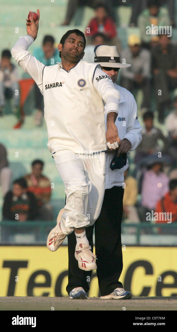 Ms dhoni hi-res stock photography and images - Alamy