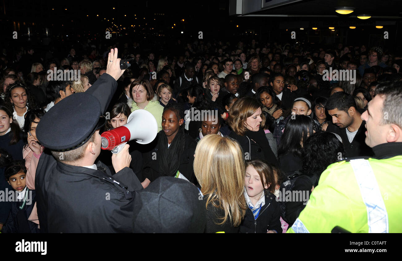 Beatlemania screaming girls hi-res stock photography and images - Alamy