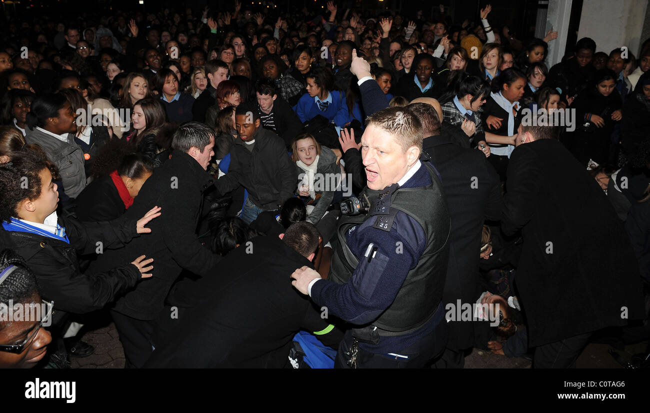 Beatlemania screaming girls hi-res stock photography and images - Alamy