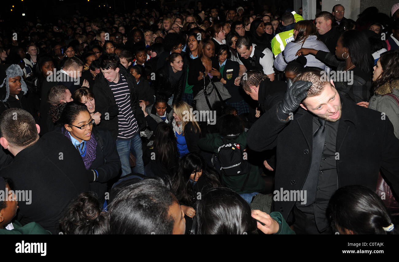 Beatlemania screaming girls hi-res stock photography and images - Alamy
