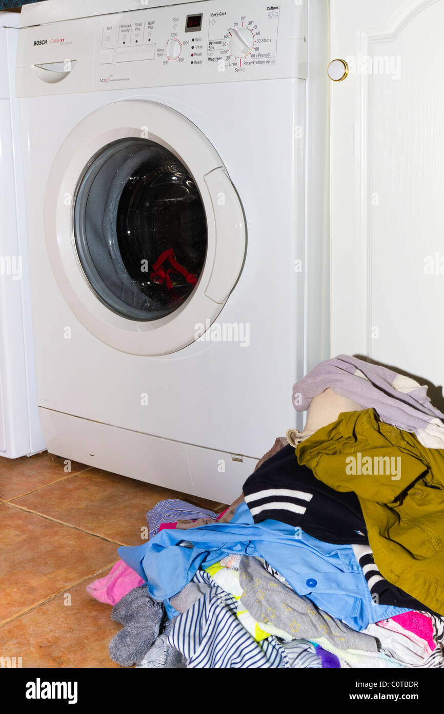 Household washing machine hi-res stock photography and images - Alamy