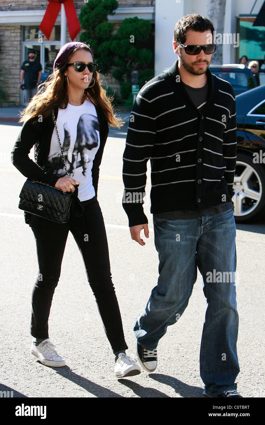 Jessica Alba and her husband Cash Warren take a stroll in Beverly Hills ...