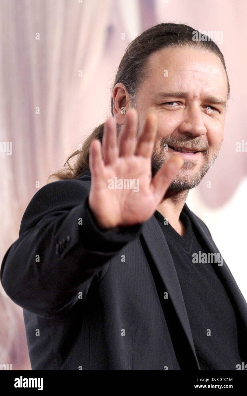 Russell Crowe Los Angeles Premiere of 'Revolutionary Road' held at the ...