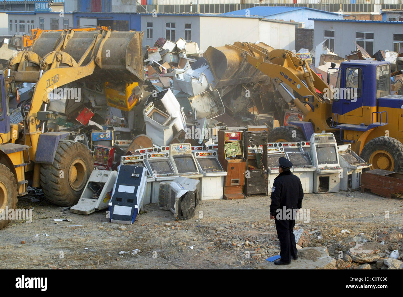 Wrecking machines hi-res stock photography and images - Alamy