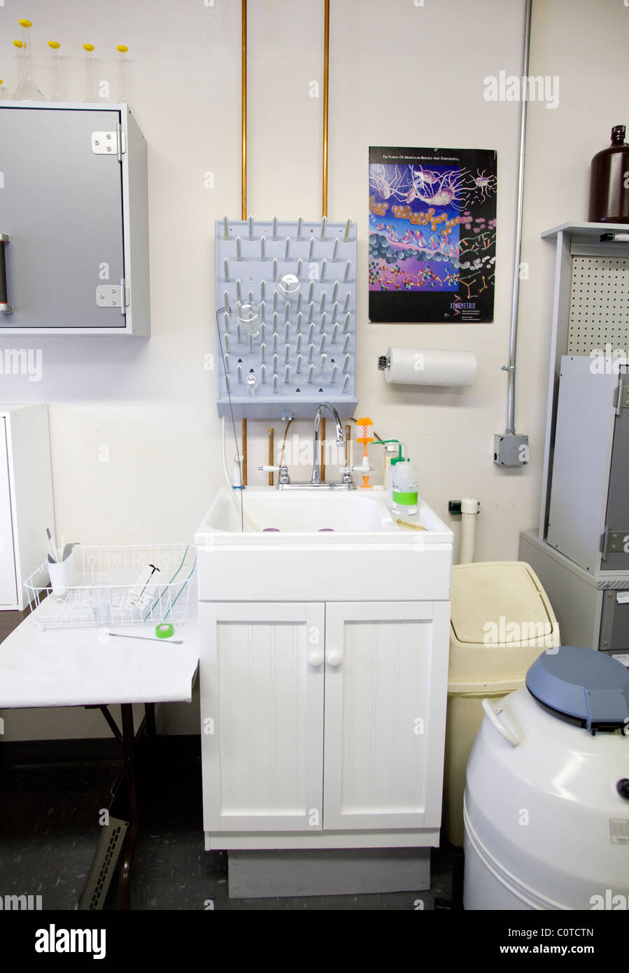 Laboratory sink hi-res stock photography and images - Alamy