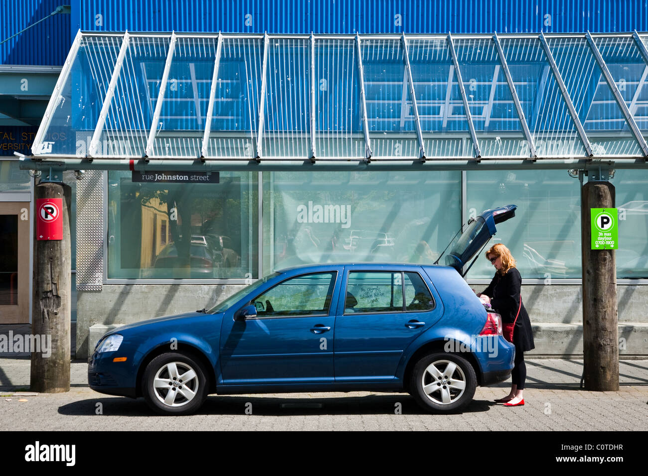 Car open hatch hi-res stock photography and images - Alamy