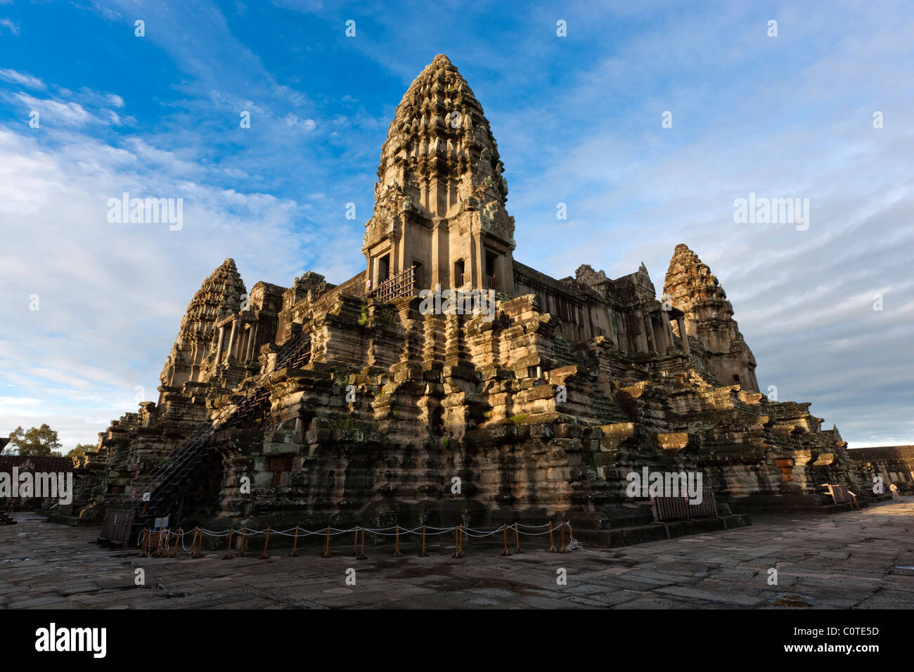 Southeast asian temple exterior hi-res stock photography and images - Alamy
