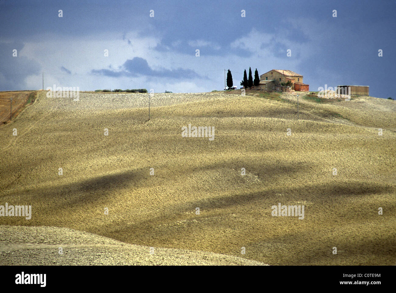 Italy wheat field after harvest hi-res stock photography and images - Alamy