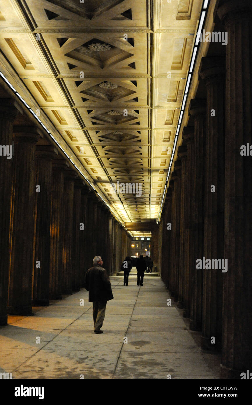 Columned walkway hi-res stock photography and images - Alamy