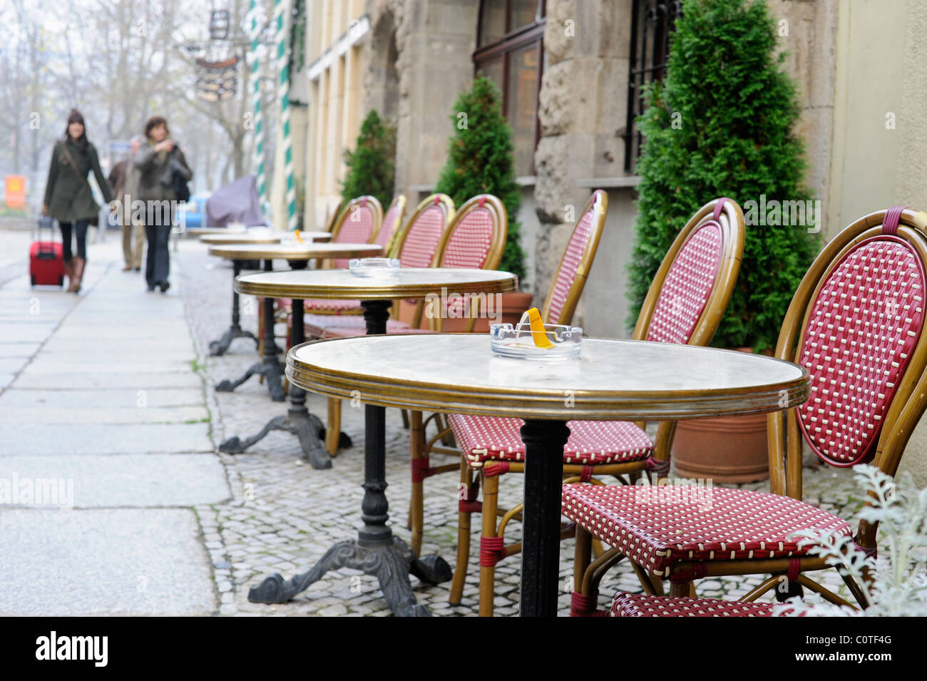 Berlin dining outside hi-res stock photography and images - Alamy