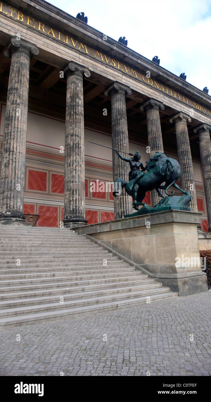 Statues berlin bridge hi-res stock photography and images - Alamy