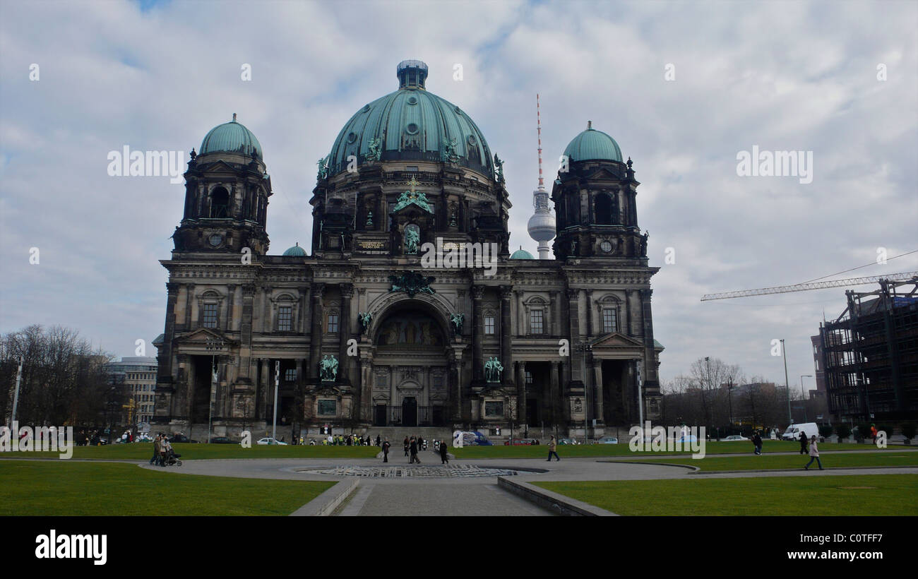 Statues Berlin bridge Stock Photo - Alamy