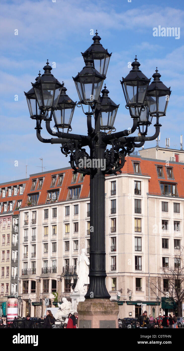 Berlin street lights hi-res stock photography and images - Alamy