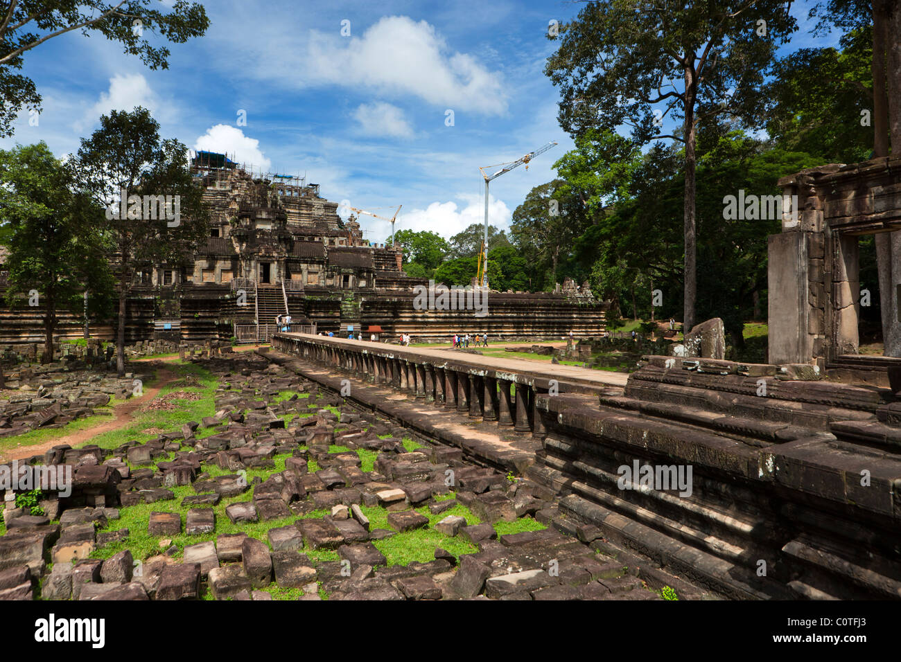 Angkorean period or style hi-res stock photography and images - Alamy