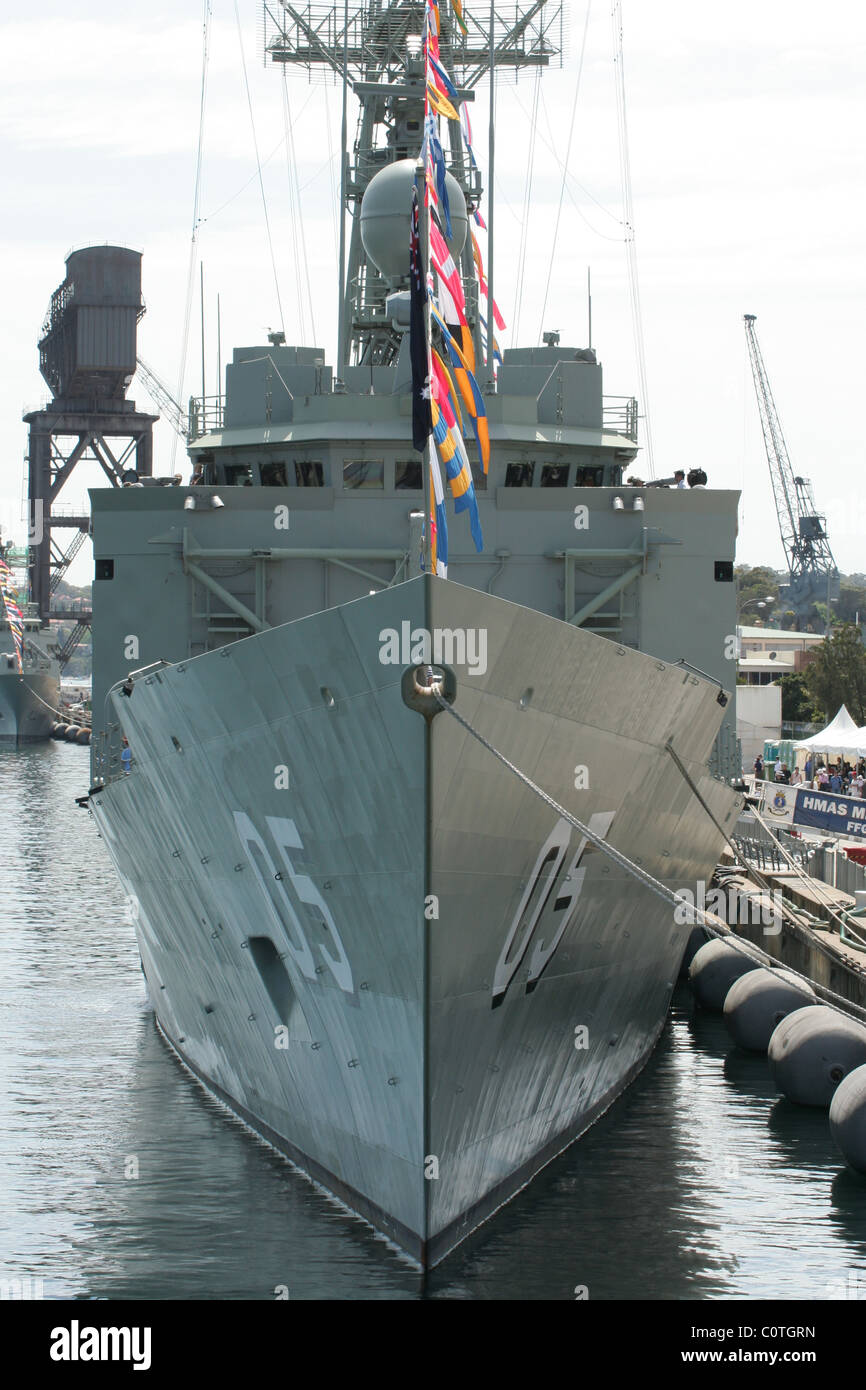 HMAS Melbourne (05) is an Adelaide class guided-missile frigate of the ...