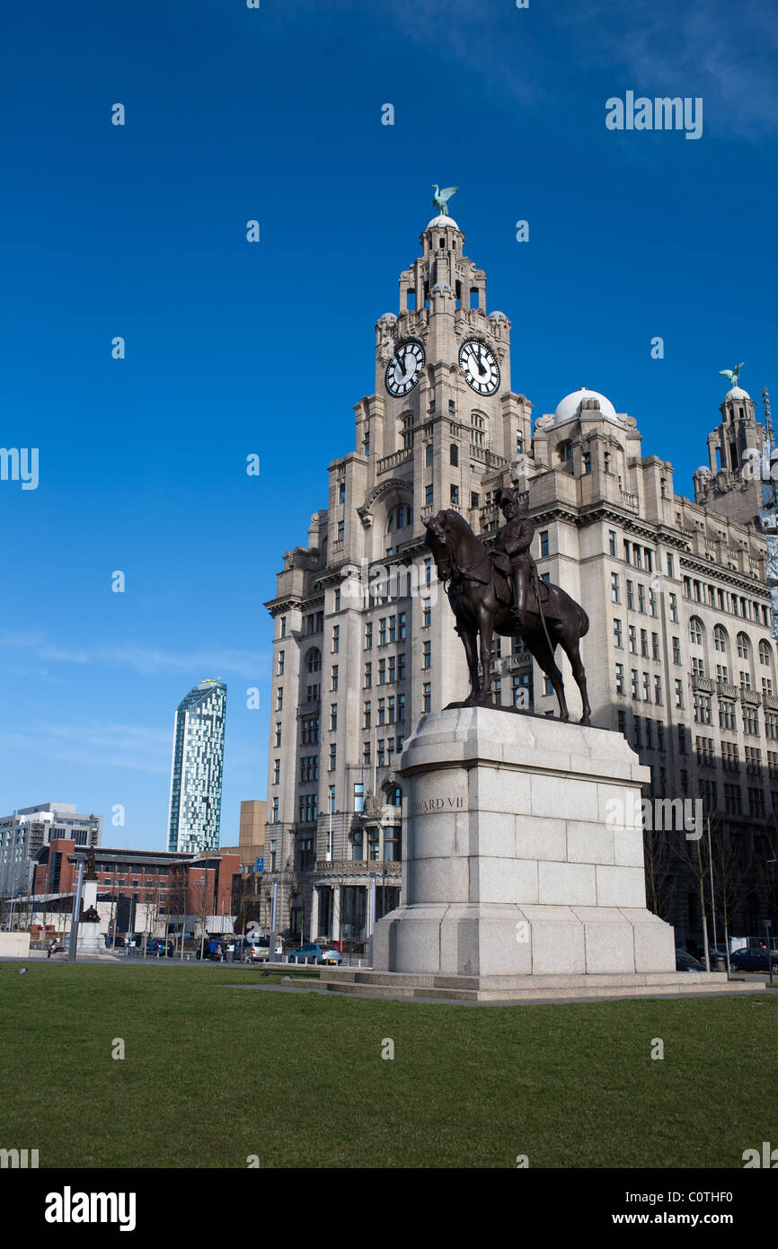 Statue king edward vii liver building hi-res stock photography and ...