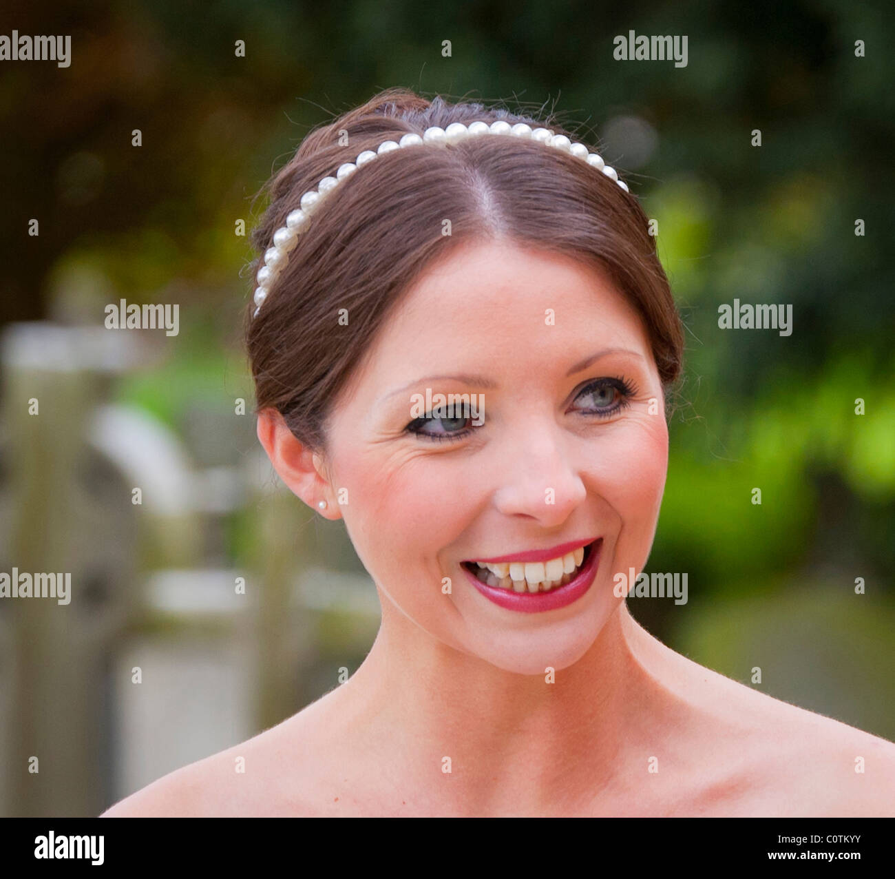 Bridesmaid hair hi-res stock photography and images - Alamy