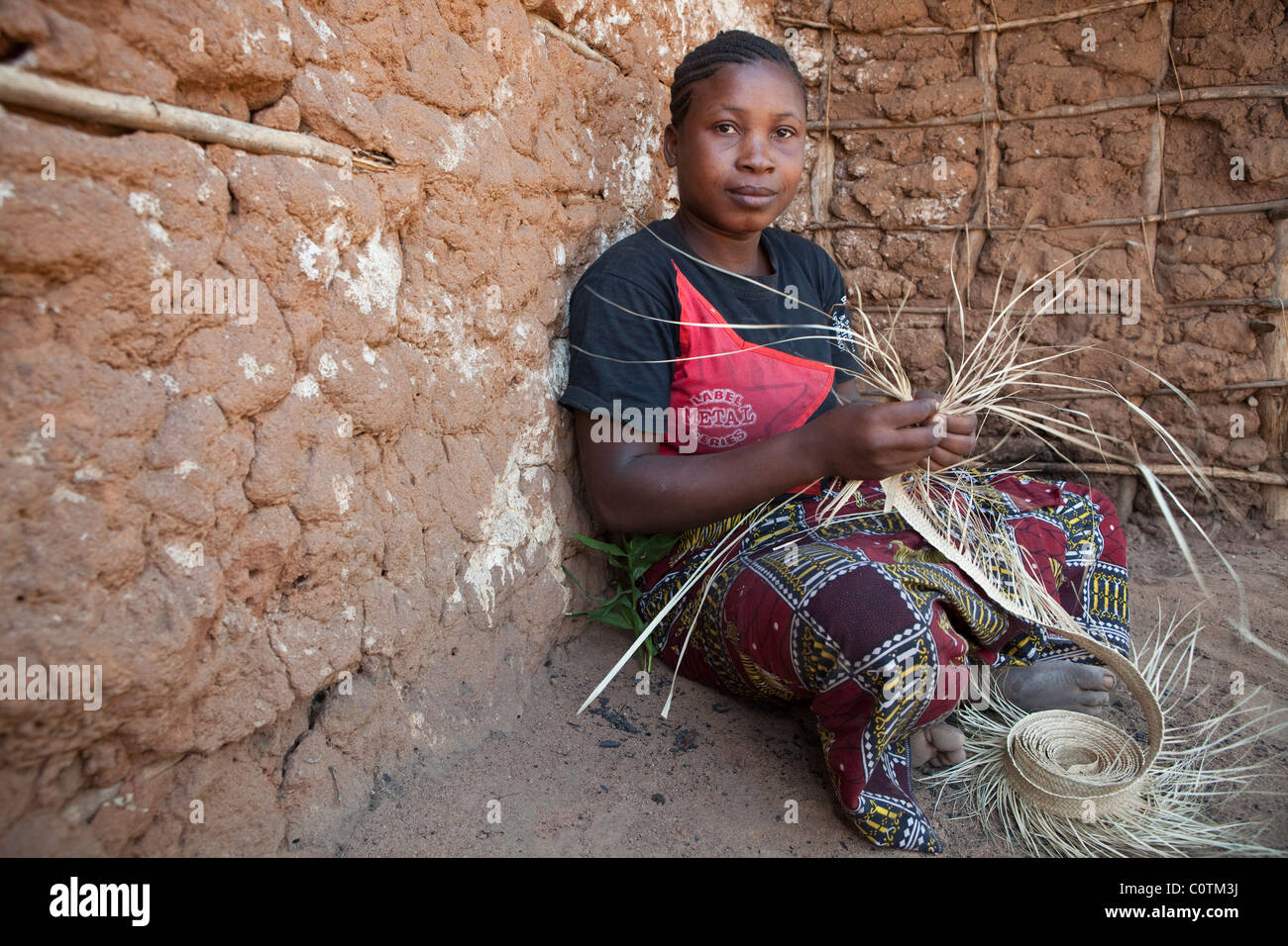 Woman weaving mat hi-res stock photography and images - Alamy