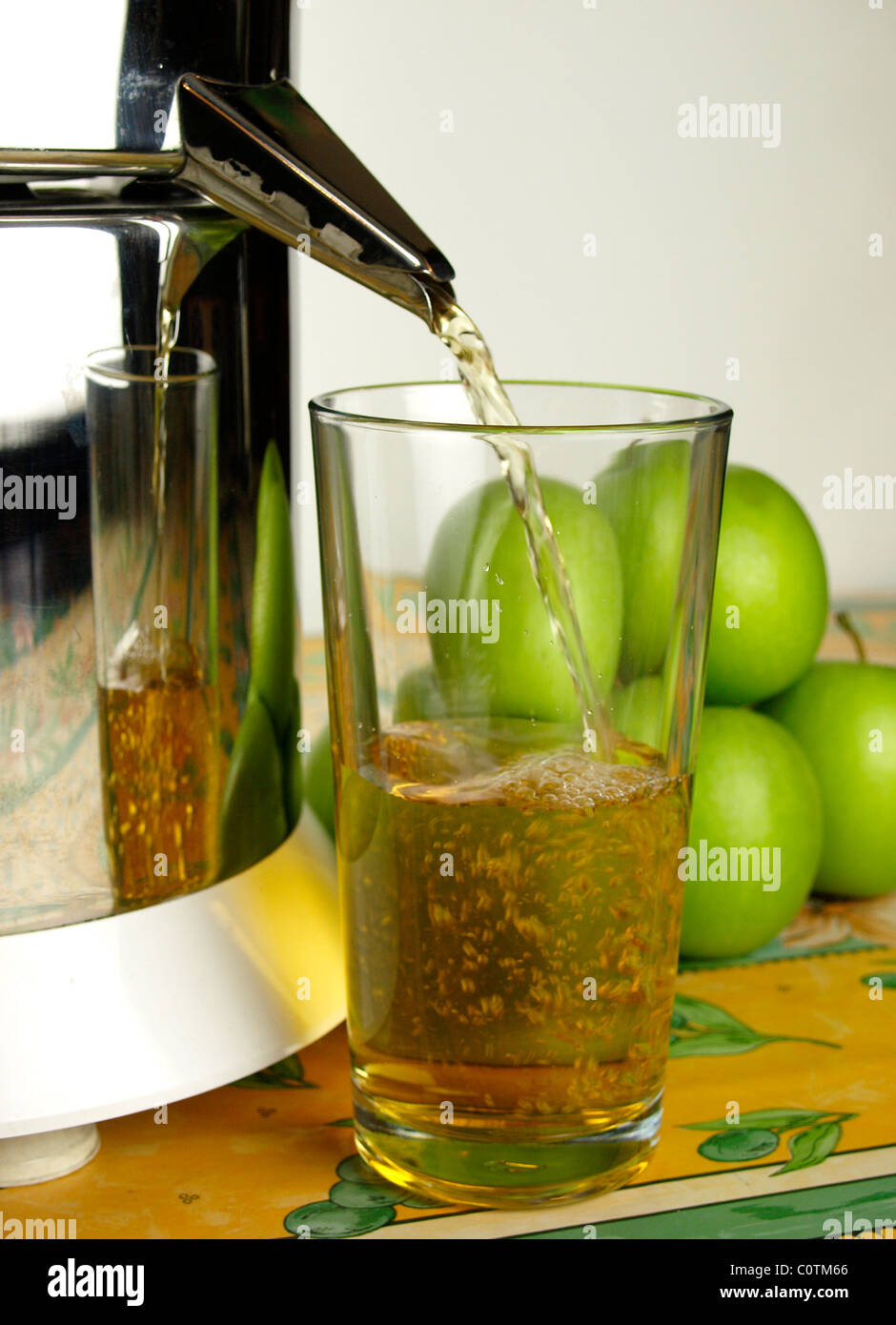 Apple juice squeeze hi-res stock photography and images - Alamy
