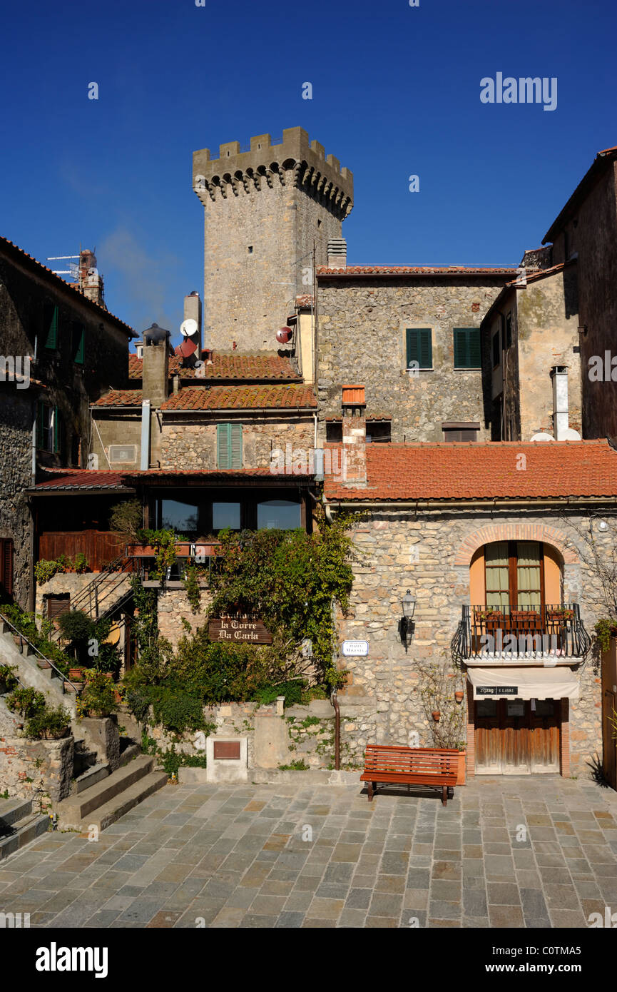 Medieval tuscan castles hi-res stock photography and images - Alamy