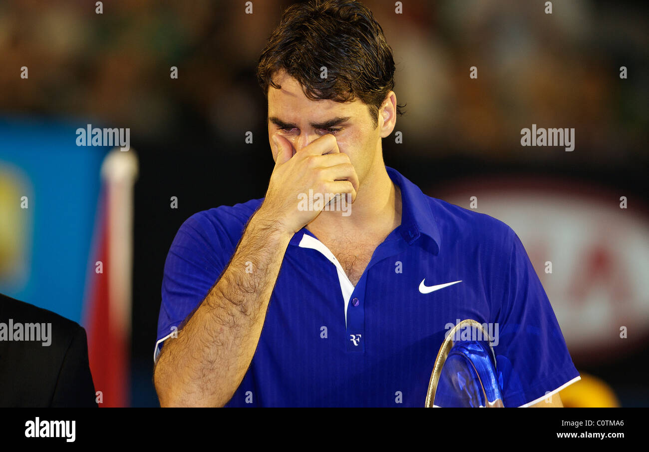 Roger Federer breaks down crying during the trophy presentation after ...