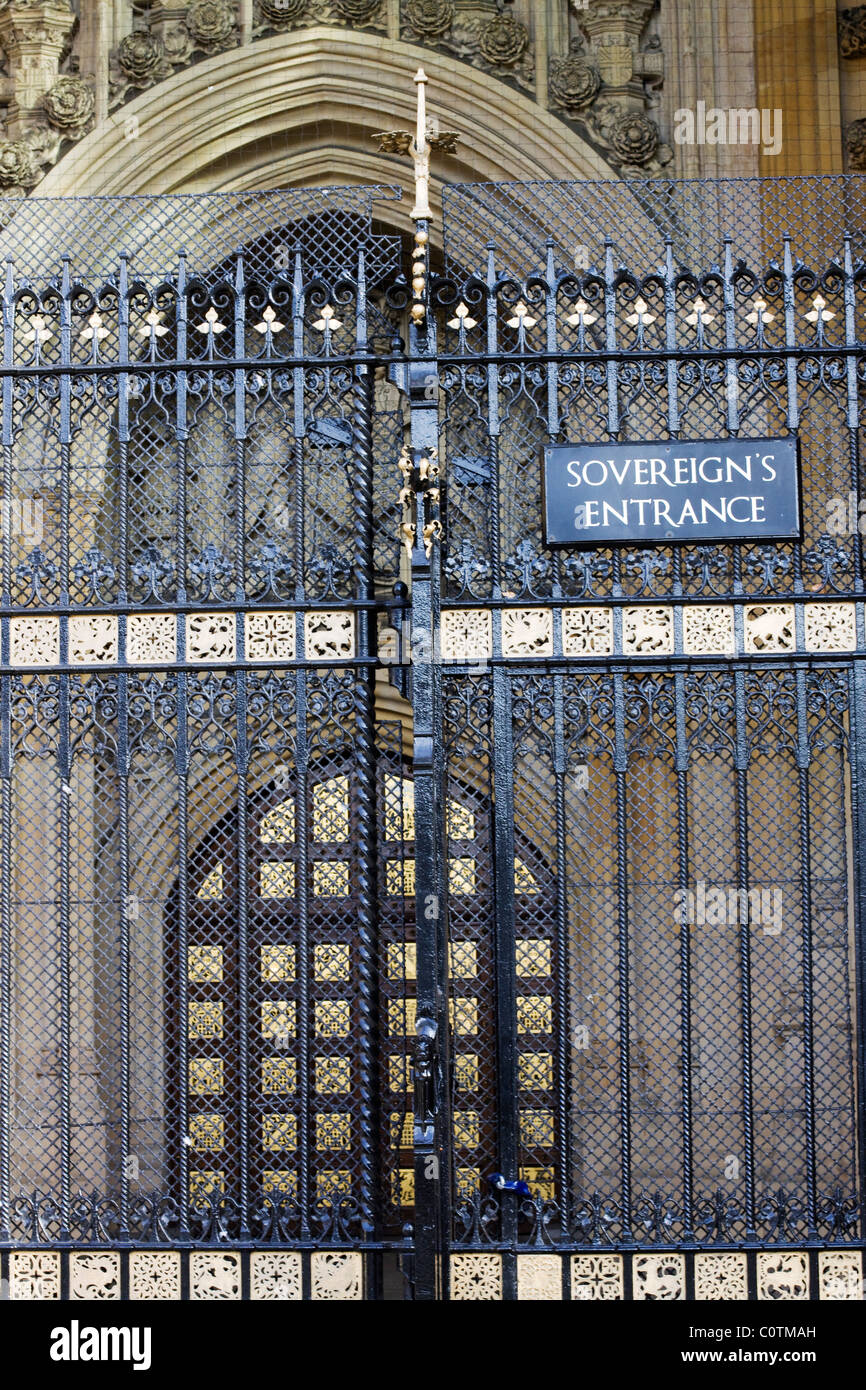 Entrance gate into the house of parliament hi-res stock photography and ...