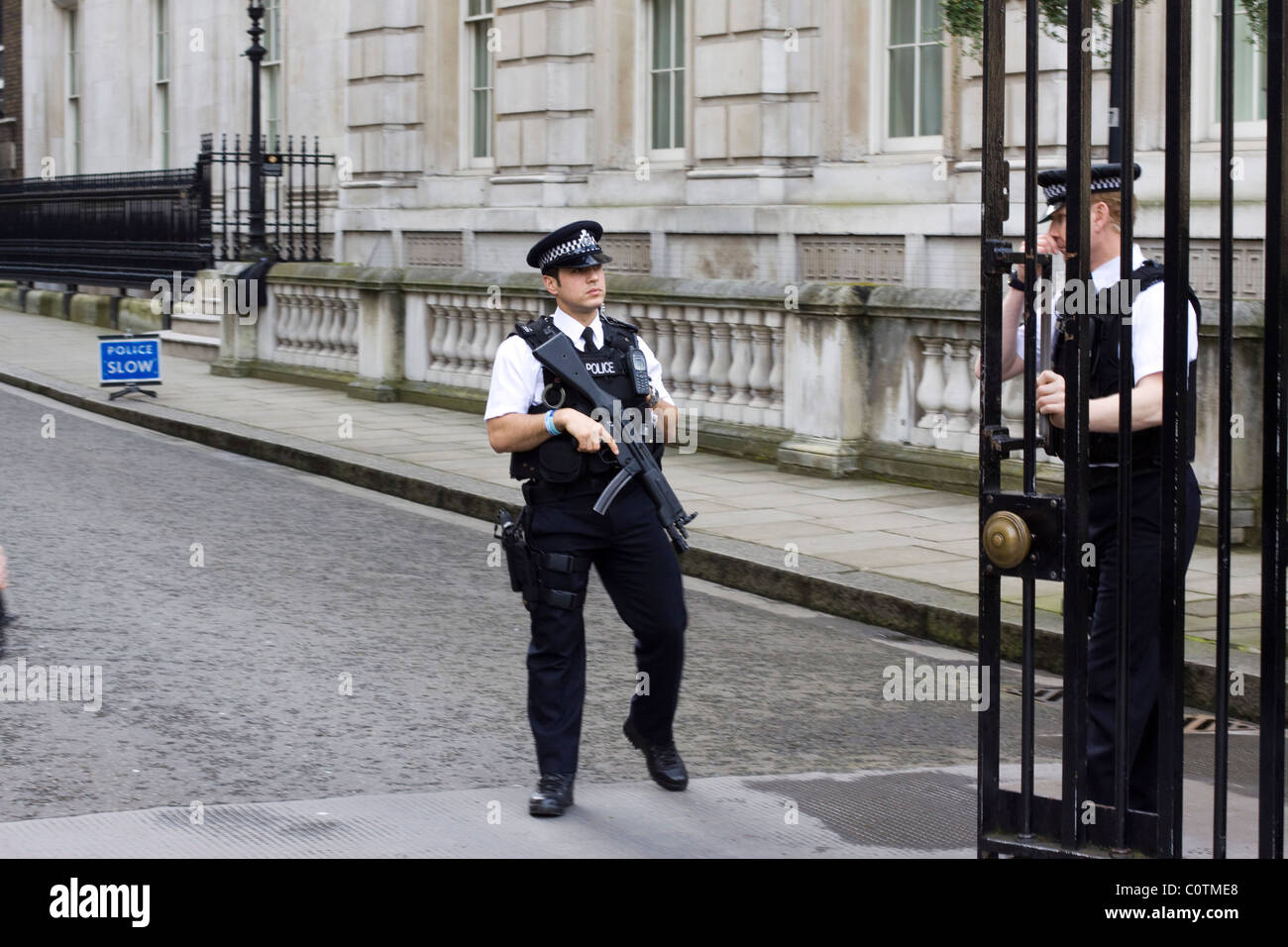Downing street armed police guards hi-res stock photography and images ...