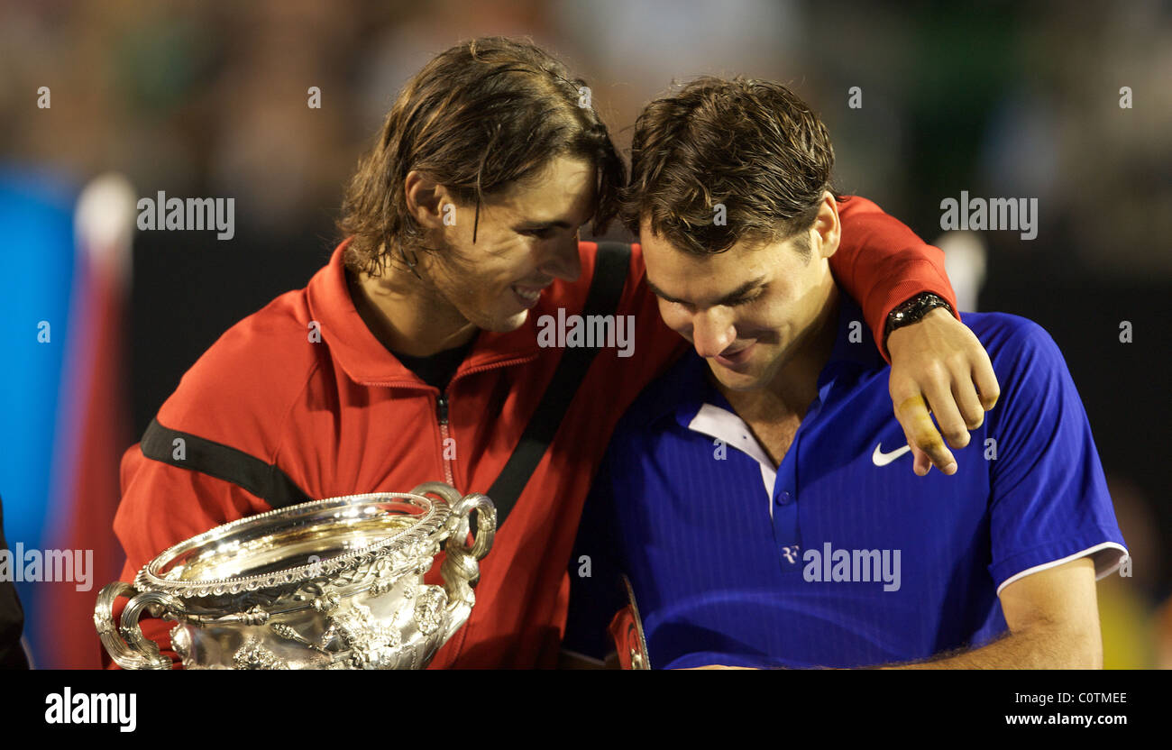 Roger Federer breaks down crying during the trophy presentation after ...