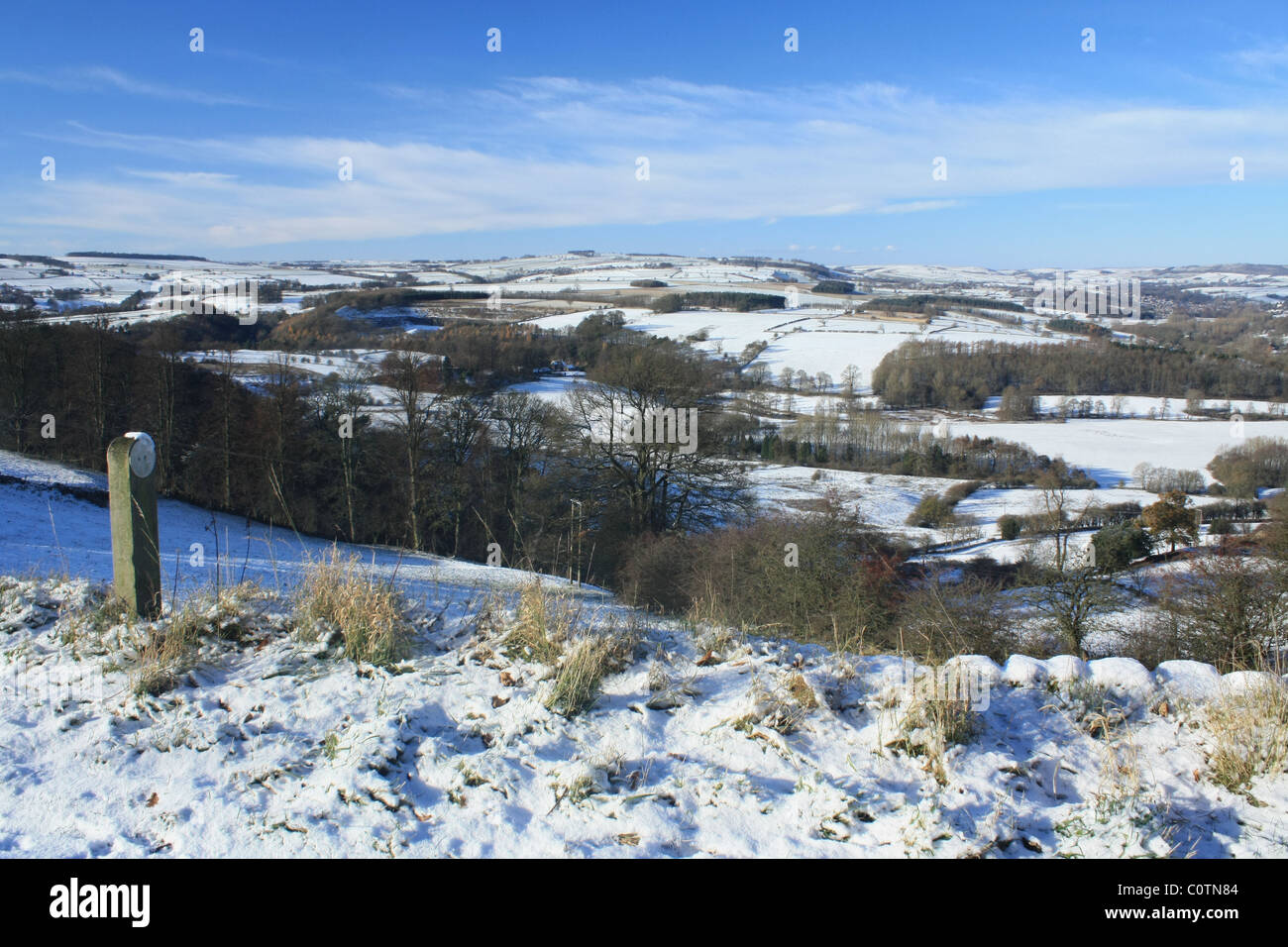 Winter landscape in the Peak District National Park looking towards ...