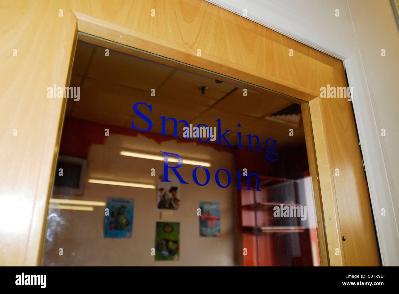 Smoking room sign hi-res stock photography and images - Alamy