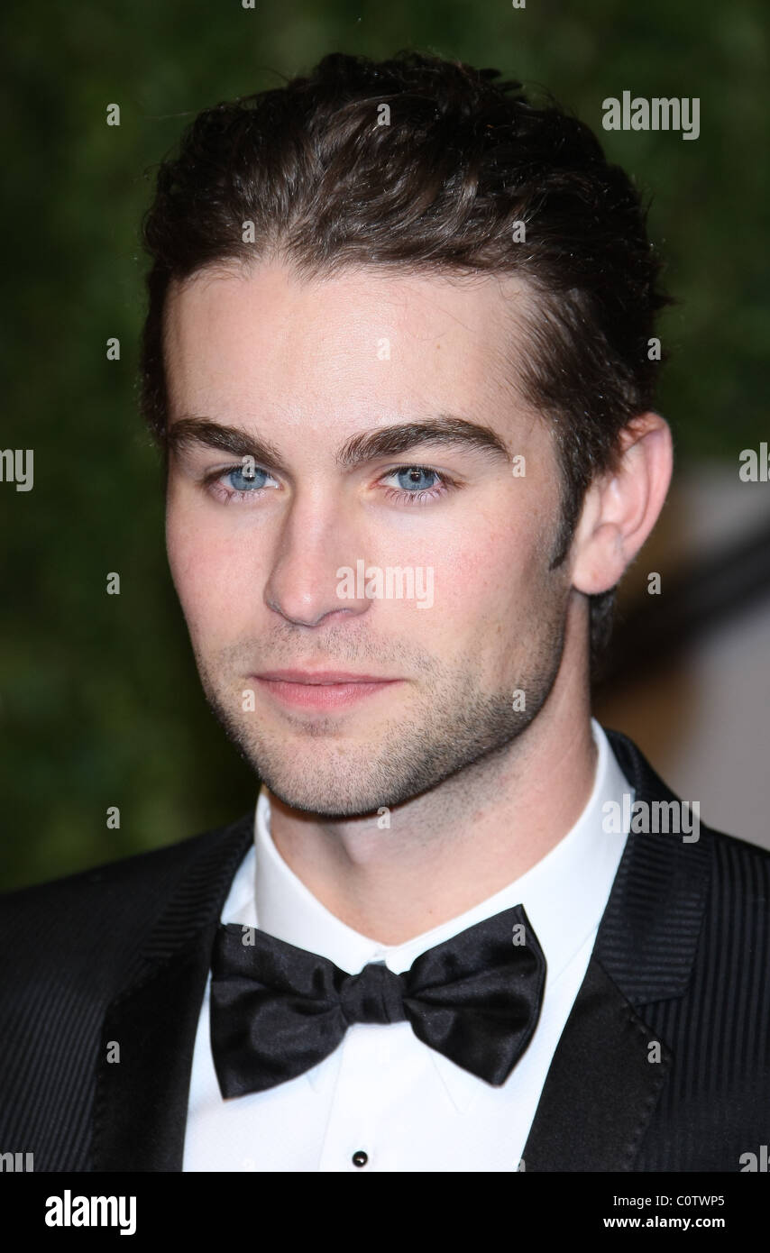 CHASE CRAWFORD 2011 VANITY FAIR OSCAR PARTY LOS ANGELES CALIFORNIA USA ...