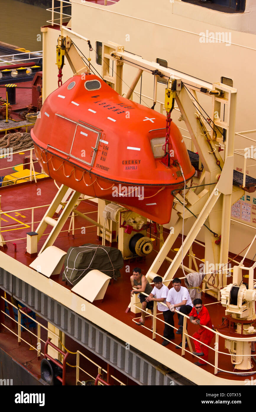 Lifeboat lifeboats hi-res stock photography and images - Alamy