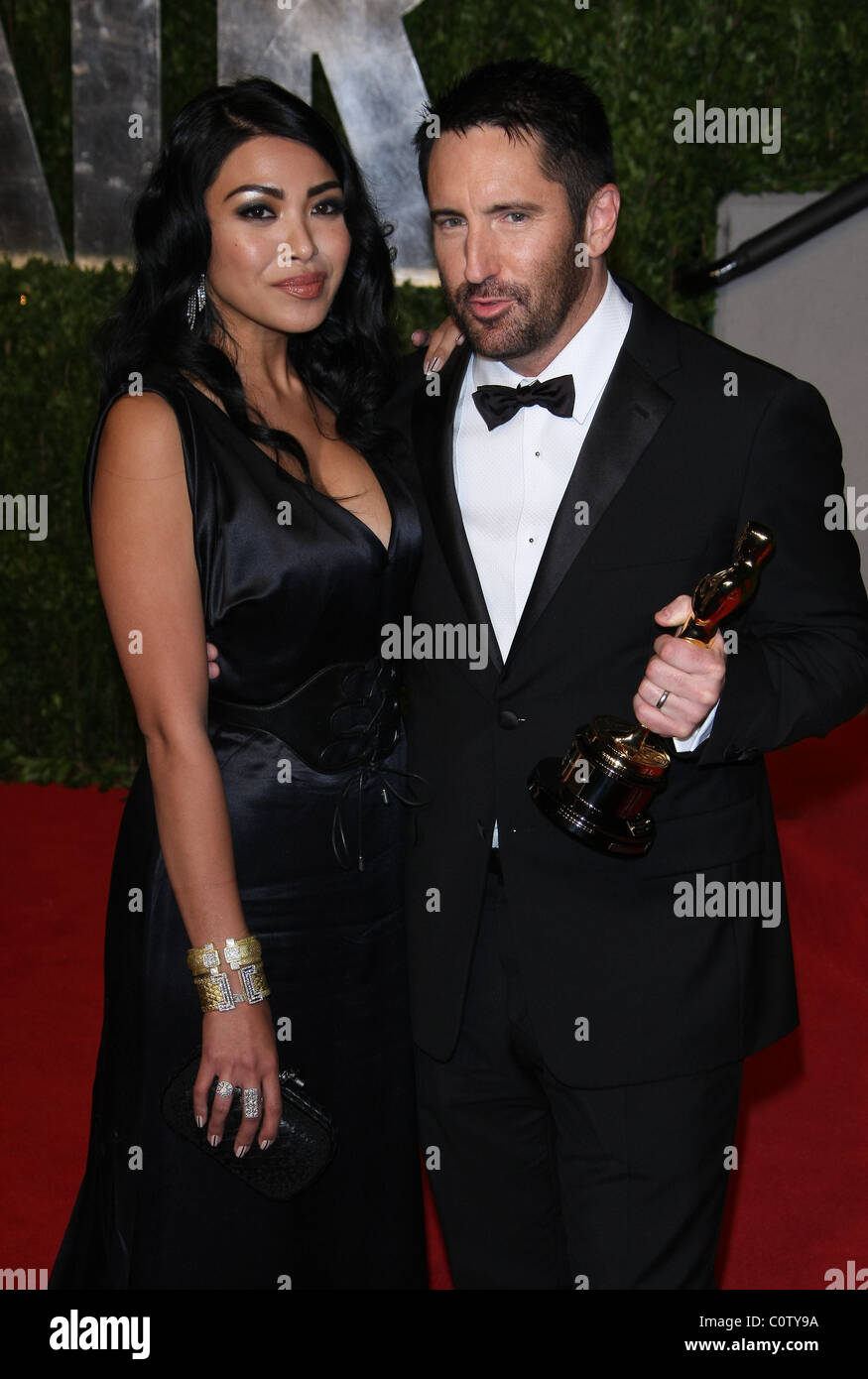 MARIQUEEN MAANDIG TRENT REZNOR 2011 VANITY FAIR OSCAR PARTY LOS ANGELES ...