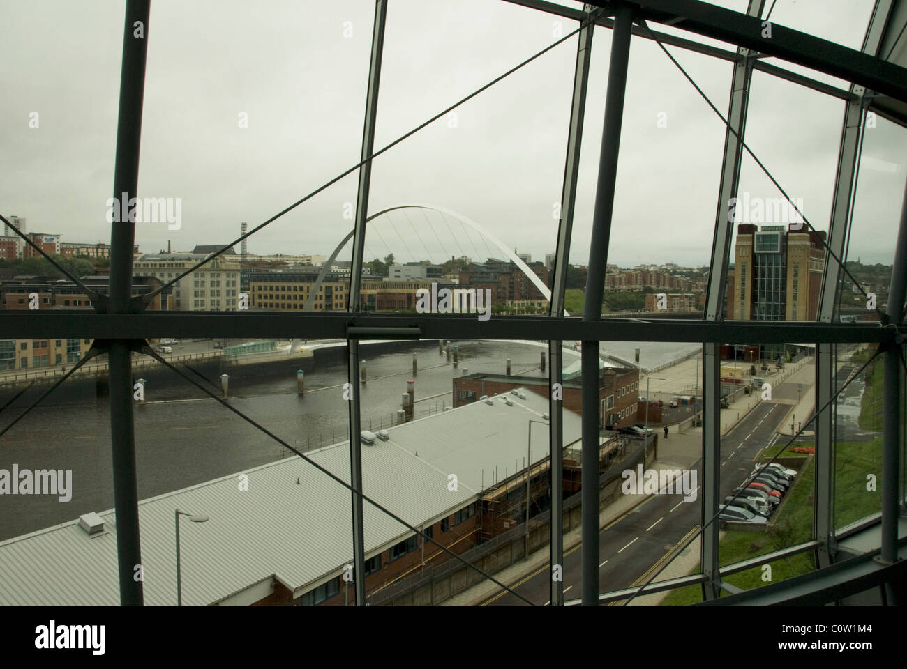 NORTHUMBRIA; GATESHEAD; THE MILLENNIUM BRIDGE AND BALTIC MILL FROM ...