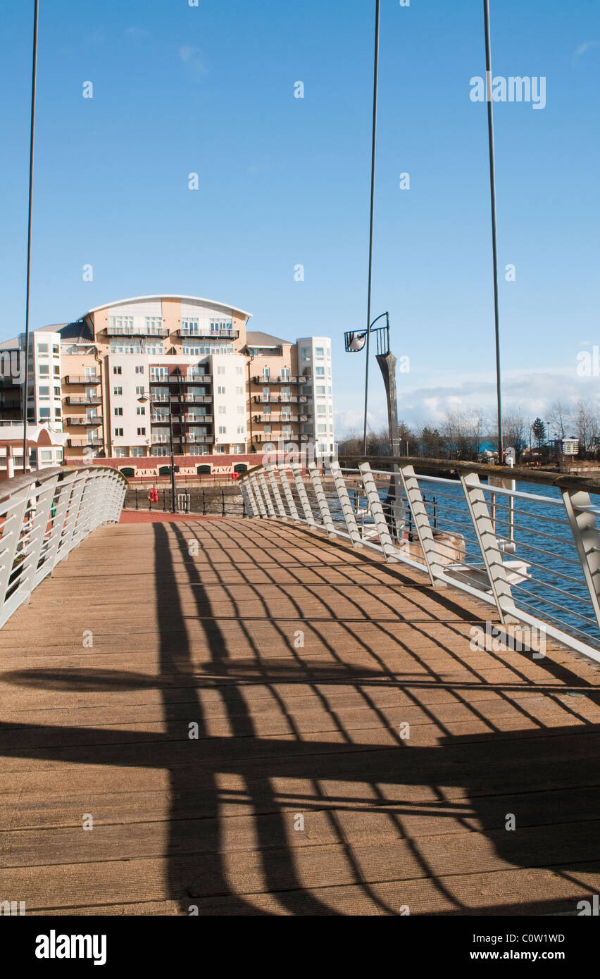 Uk wales cardiff bay footbridge hi-res stock photography and images - Alamy