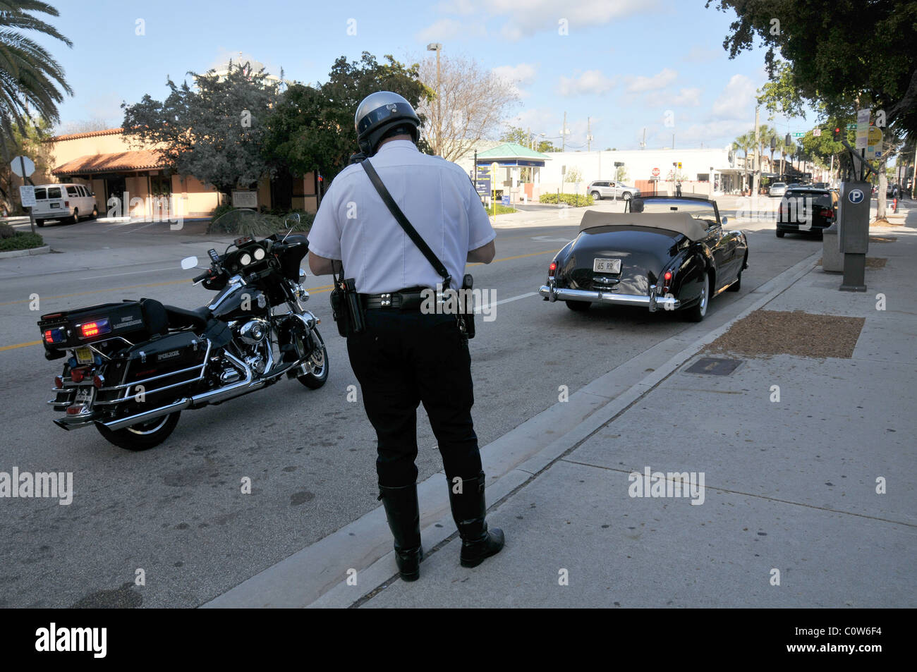 Rolls Royce driver getting parking ticket Stock Photo - Alamy