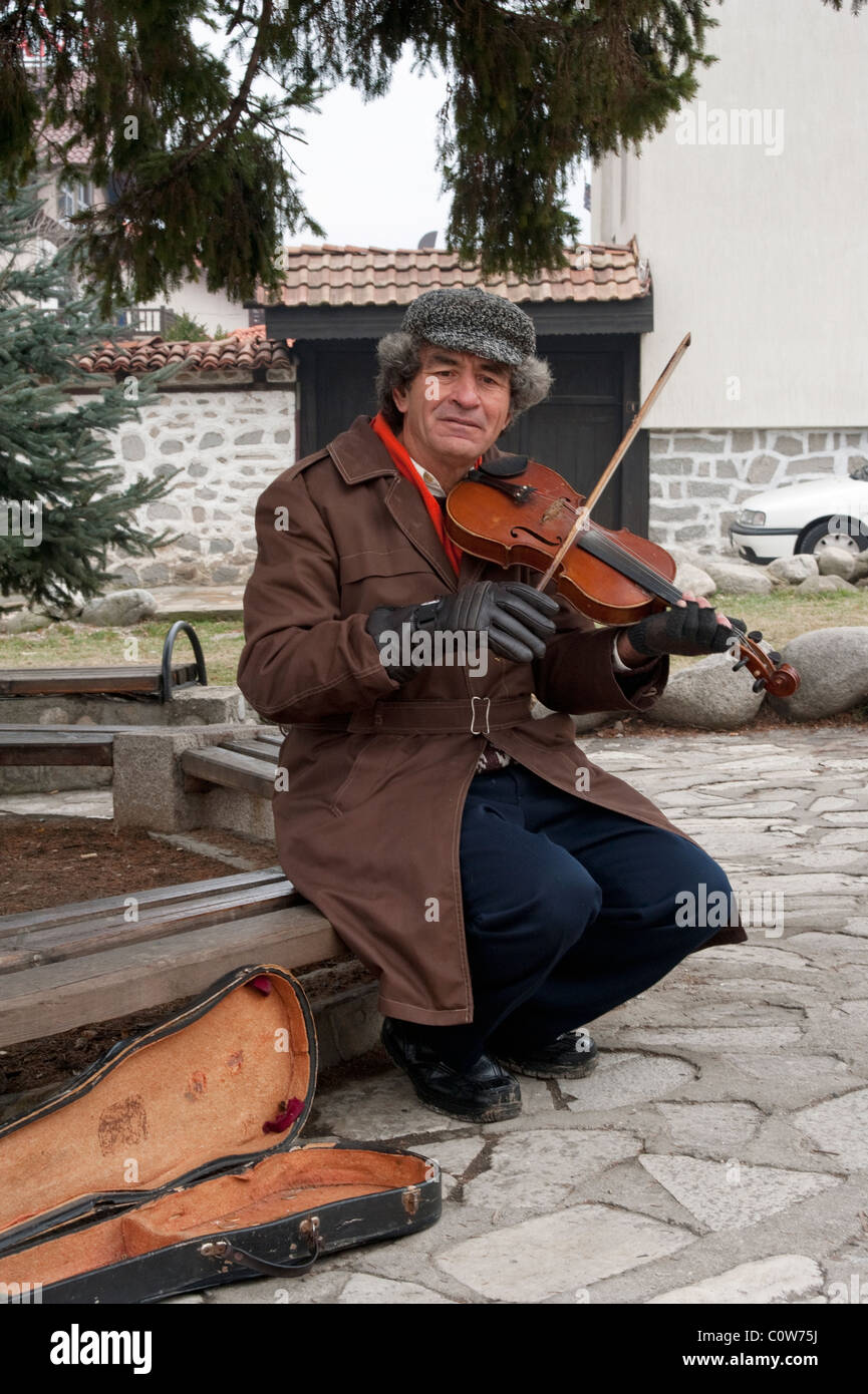 Violin busker hi-res stock photography and images - Alamy