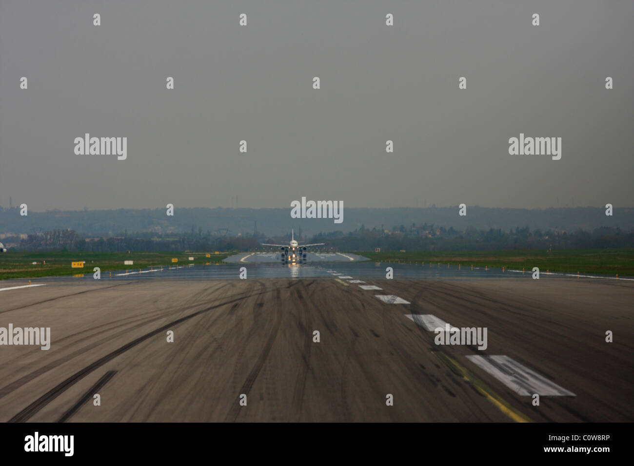 Lyon airport airplane hi-res stock photography and images - Alamy