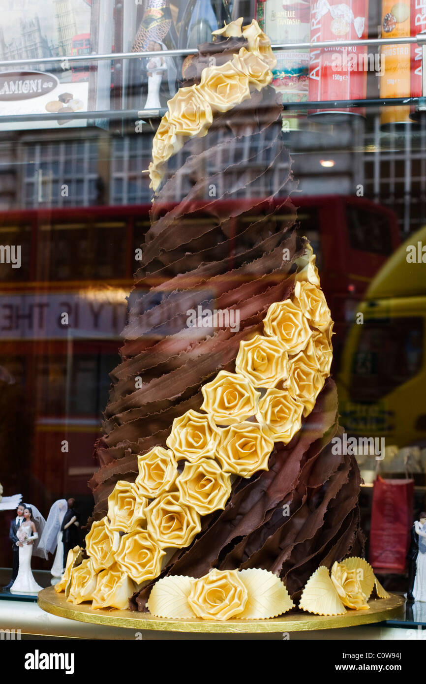 Selfridges store front hi-res stock photography and images - Alamy
