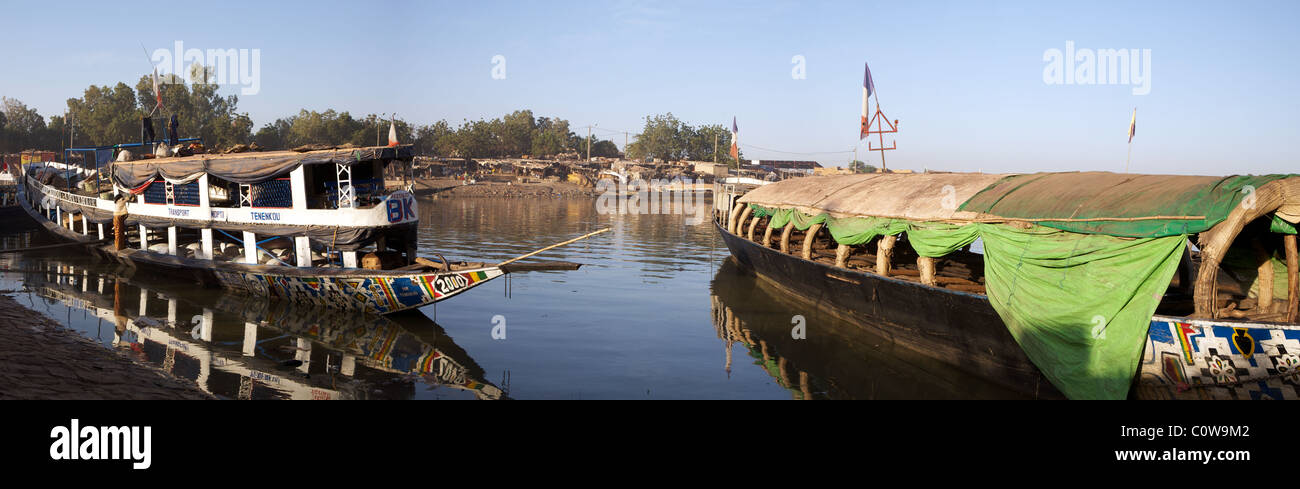 Mopti harbor hi-res stock photography and images - Alamy