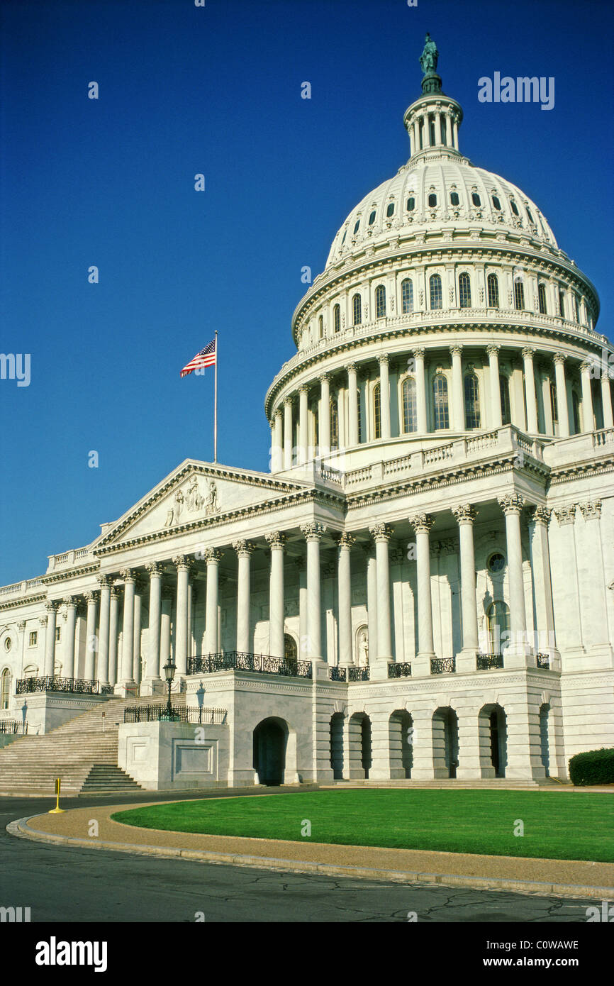 Daytime photo of the United States Capital Building in Washington DC ...