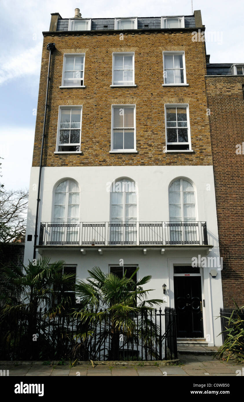 Brick and stucco House in Charterhouse Square, boarder of London ...