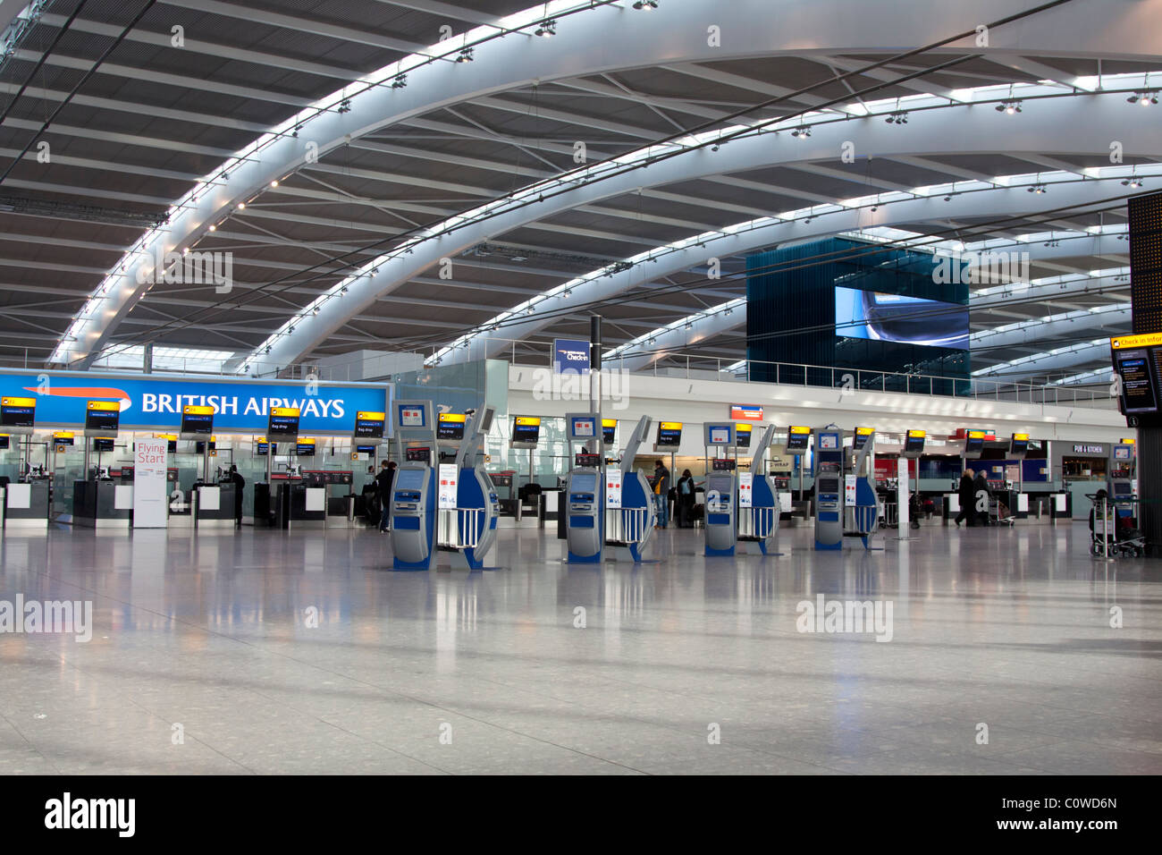 Airport check in uk hi-res stock photography and images - Alamy