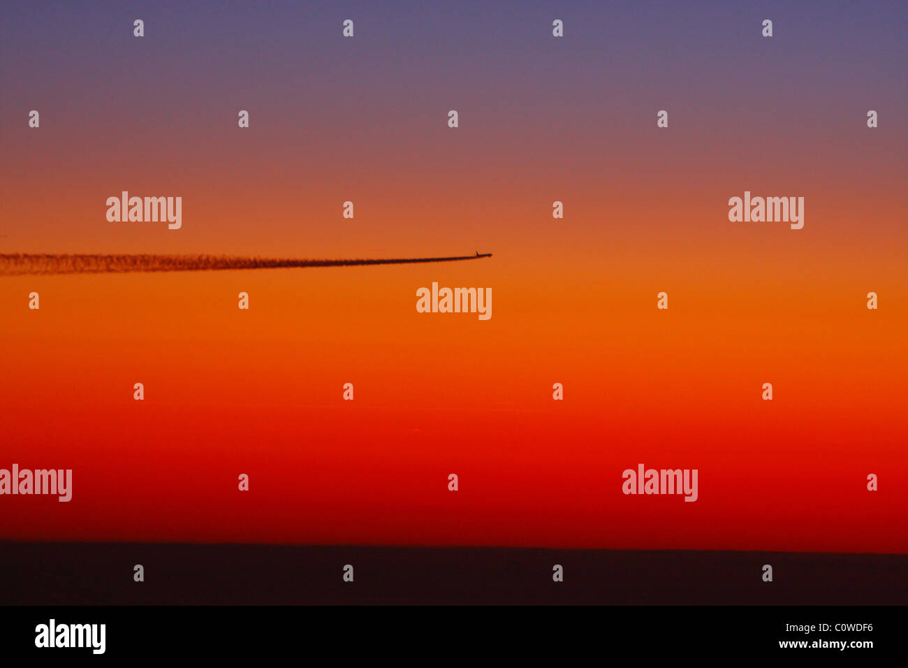 Vapor trail sunset hi-res stock photography and images - Alamy
