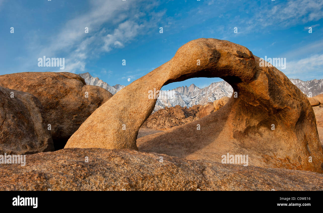 Rock arch of eroded granite rock hi-res stock photography and images ...