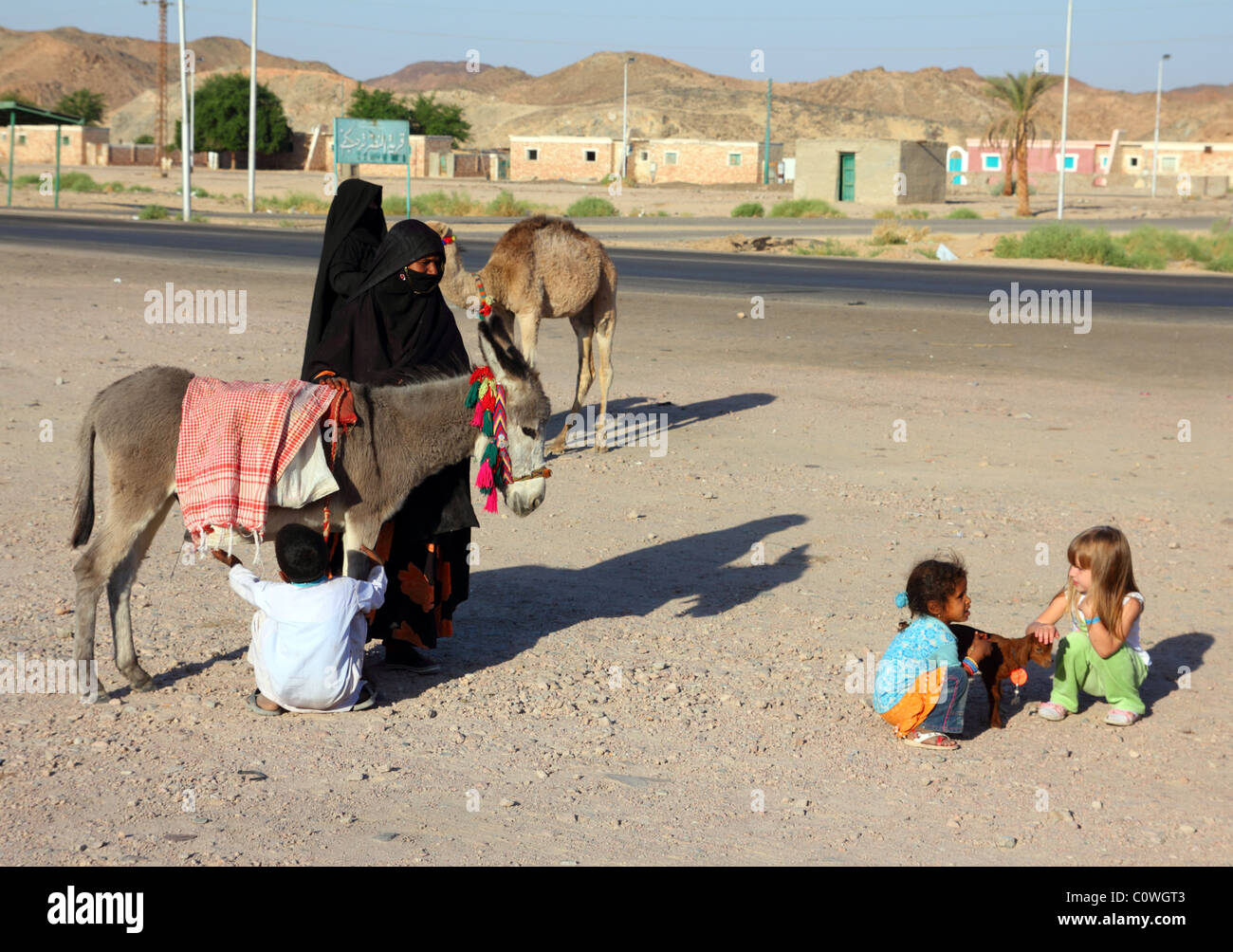 European and African girls and indigenous people in Luxor, Egypt Stock ...