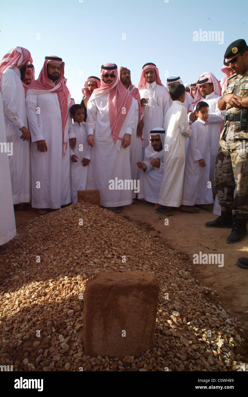 THE BODY OF KING FAHD, WHO DIED AUGUST 1, IS INTERRED AT A SIMPLE ...